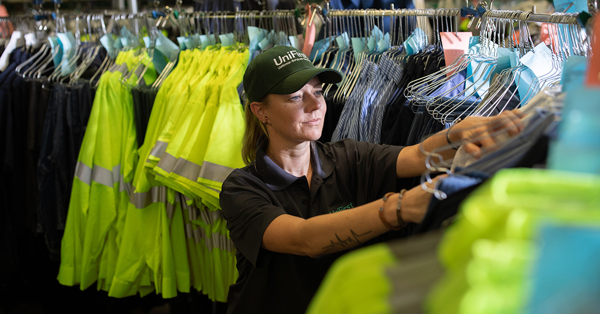 4 high-visibility uniform essentials for safe construction work | UniFirst